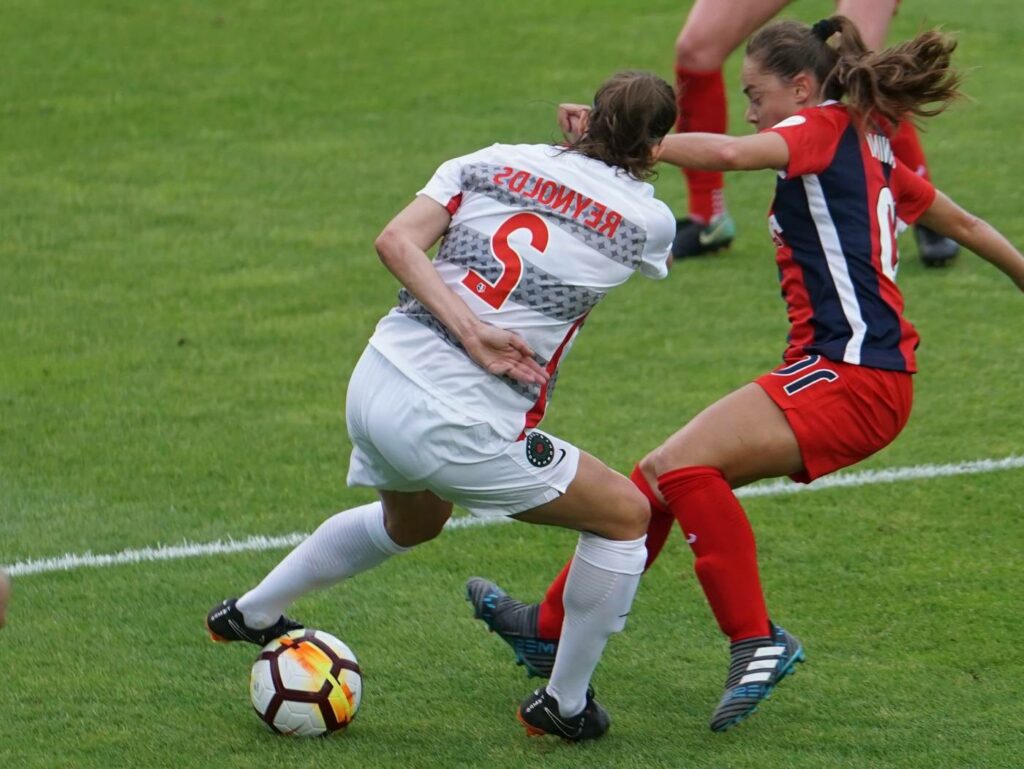 Combien de temps dure un match de foot ? (2026) — Durée officielle et ...